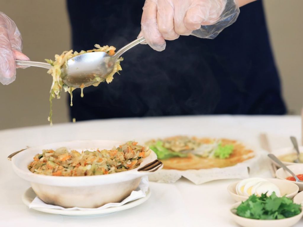 How popiah's made and the best popiah places in Singapore