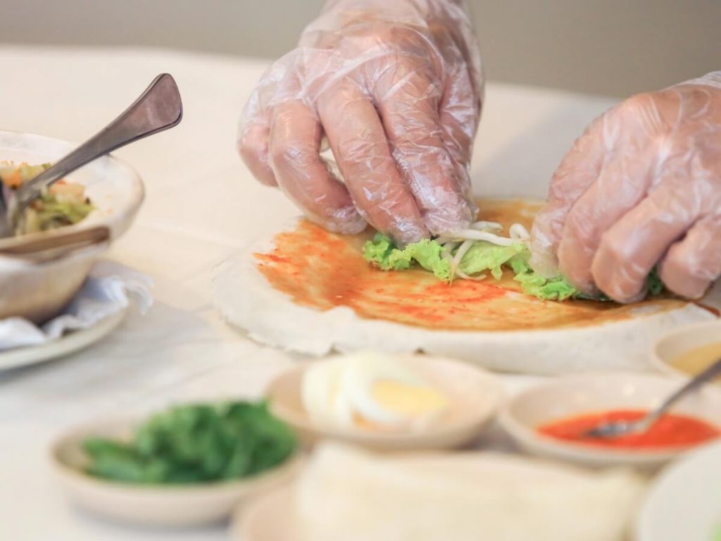 How popiah's made and the best popiah places in Singapore