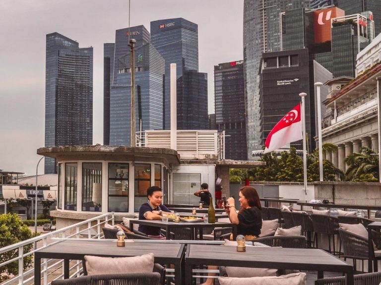 7 rooftop bars in Singapore for drinks and scenic views | HungryGoWhere