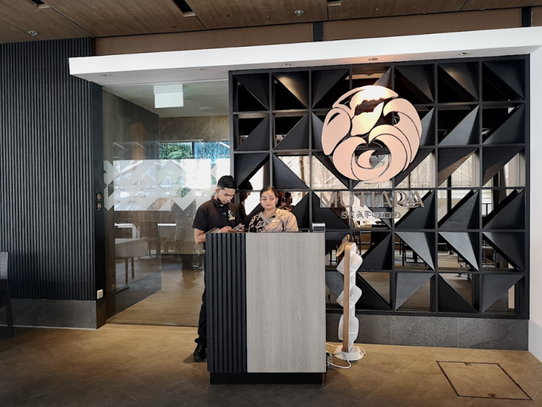 Mutiara Seafood review - Muslim-friendly restaurant | HungryGoWhere