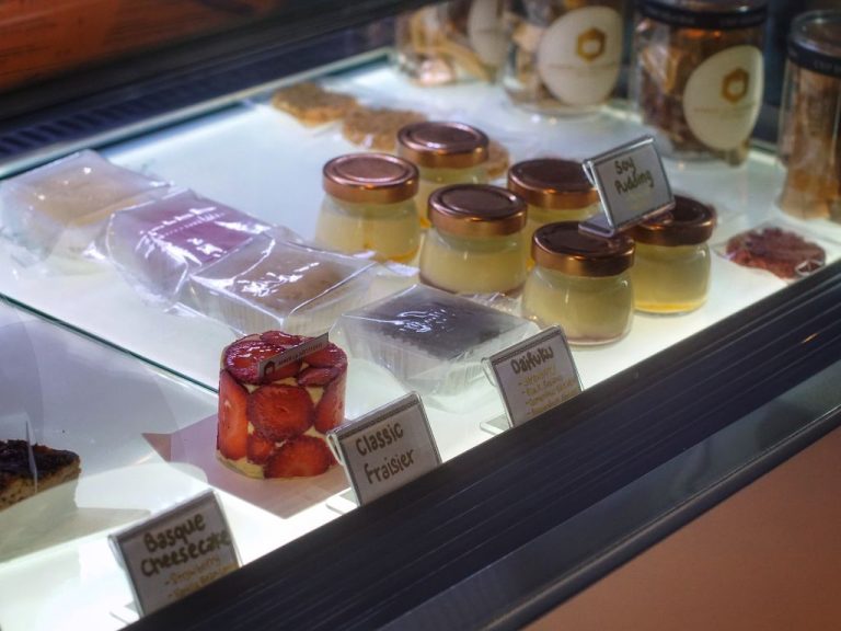 Aimer La Patisserie: Dainty bakes & daifuku mochi | HungryGoWhere