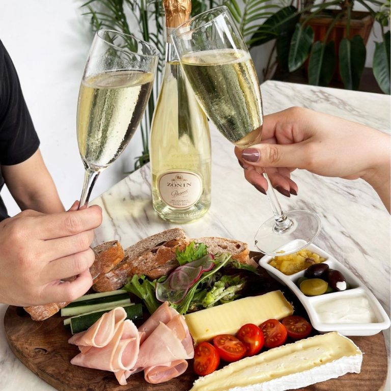 14 pet-friendly bars to chill with your dogs | HungryGoWhere