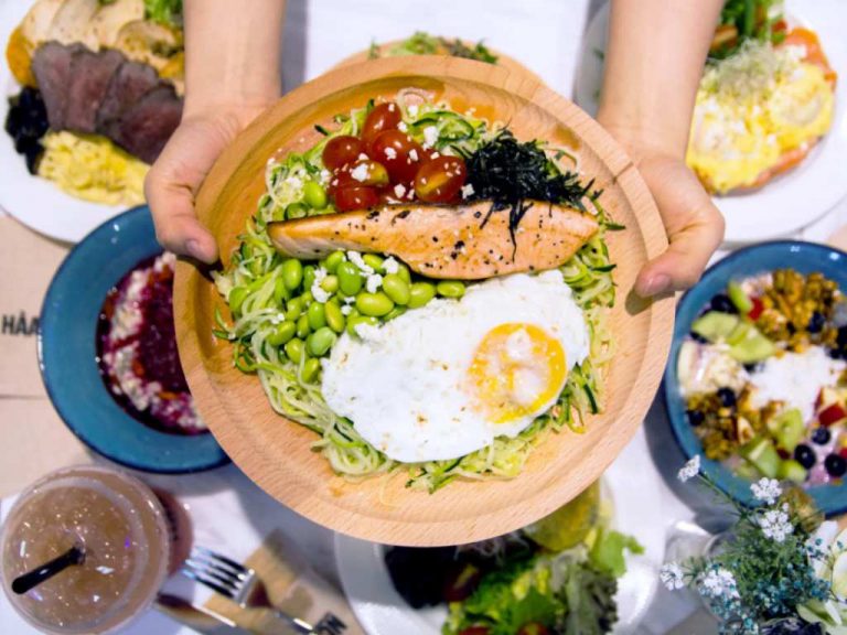4 best healthy food in One Raffles Place, Singapore | HungryGoWhere