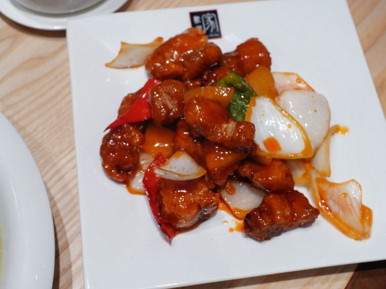 Michelin-awarded HK restaurant Ju Xing Home in Singapore | HungryGoWhere