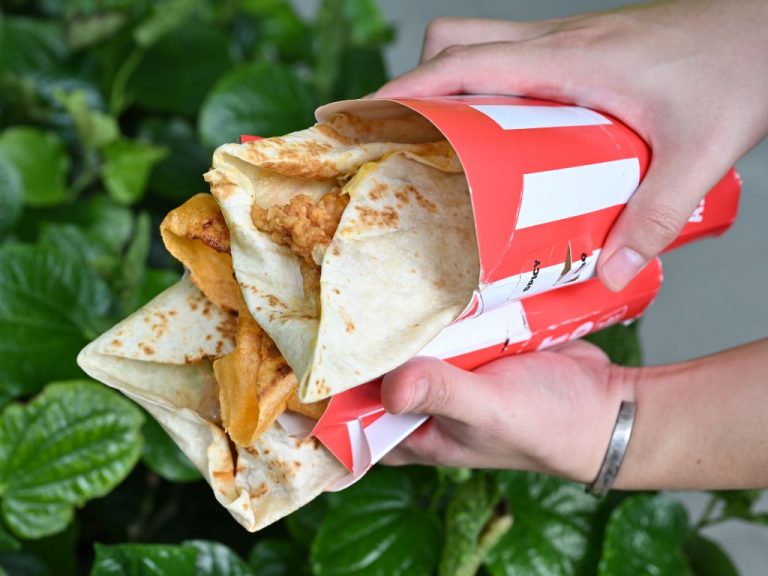 [NEW] Taste test: KFC Pocketts with all-new spicy & cheesy flavours ...