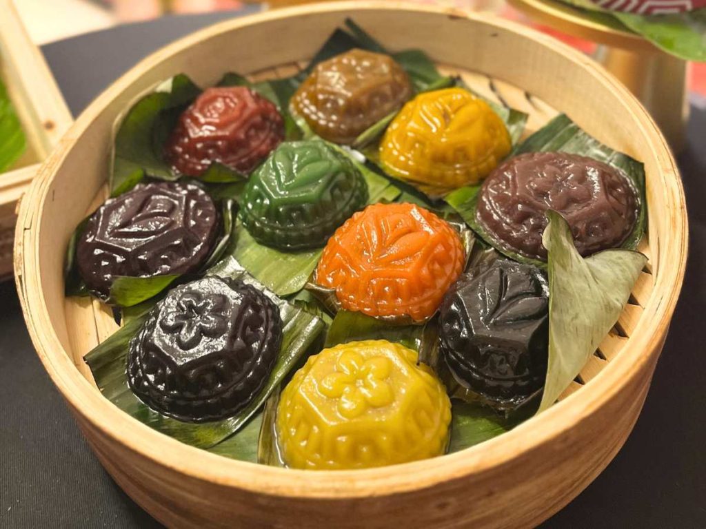 [New] Madam Ang KK has 16 ang ku kueh flavours | HungryGoWhere