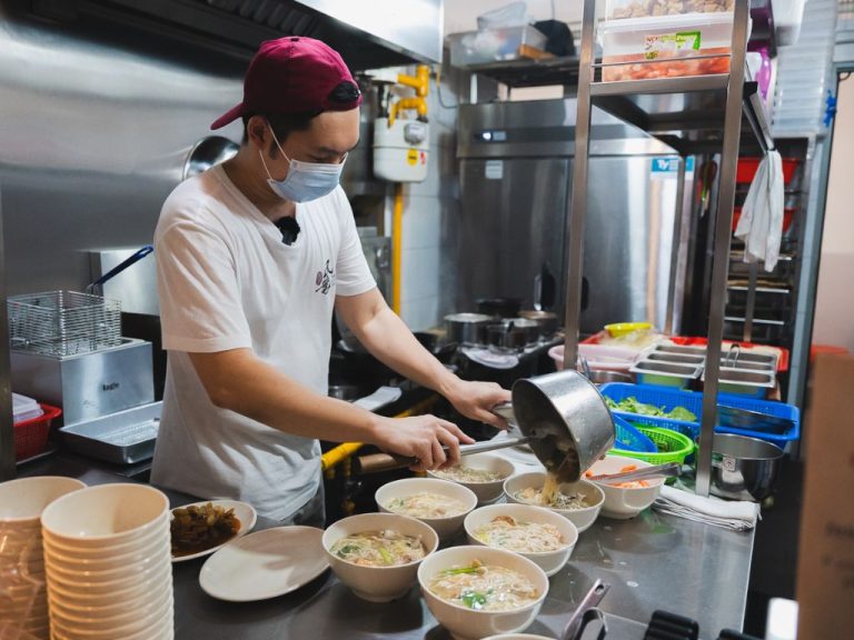 Hawker Hustlers: Ming Chung White Lor Mee's Nicholas Ho | HungryGoWhere