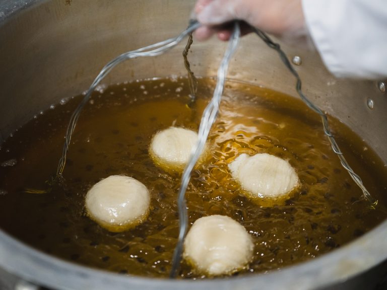 How to Make Teochew mooncakes | HungryGoWhere