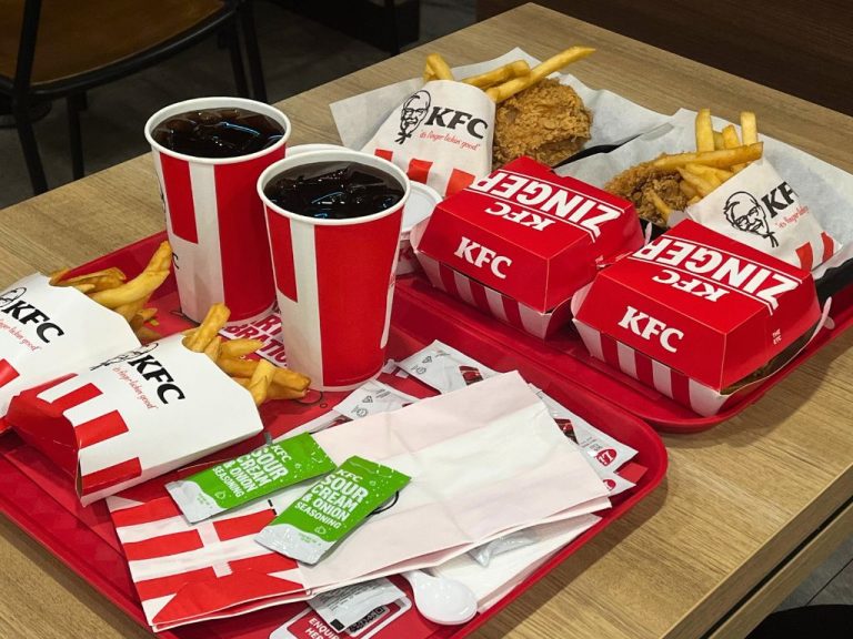 We try the all-new KFC Ultimate Smokey burger & sour cream and onion ...